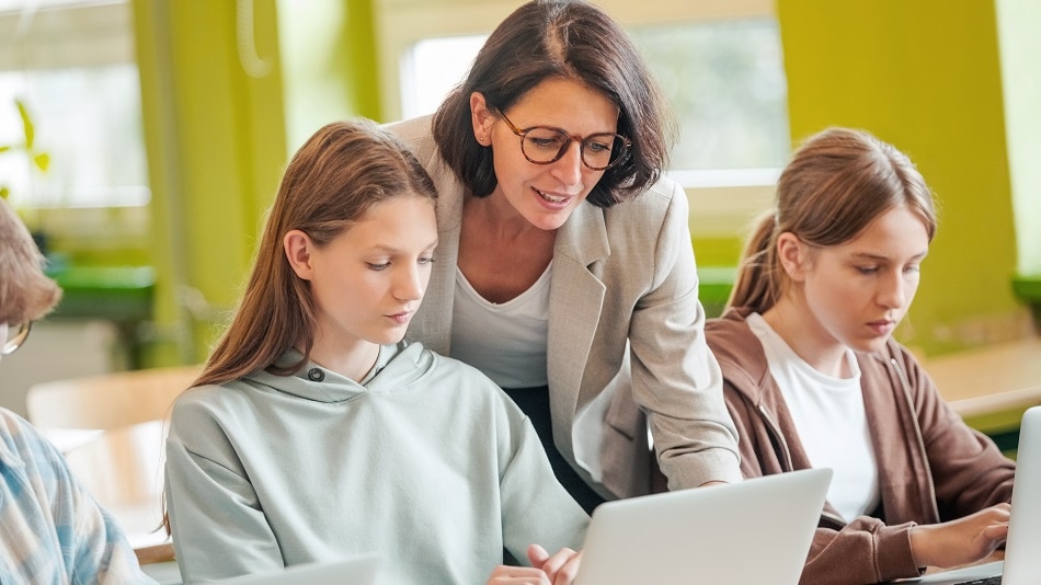 Find a UK education agent | British Council